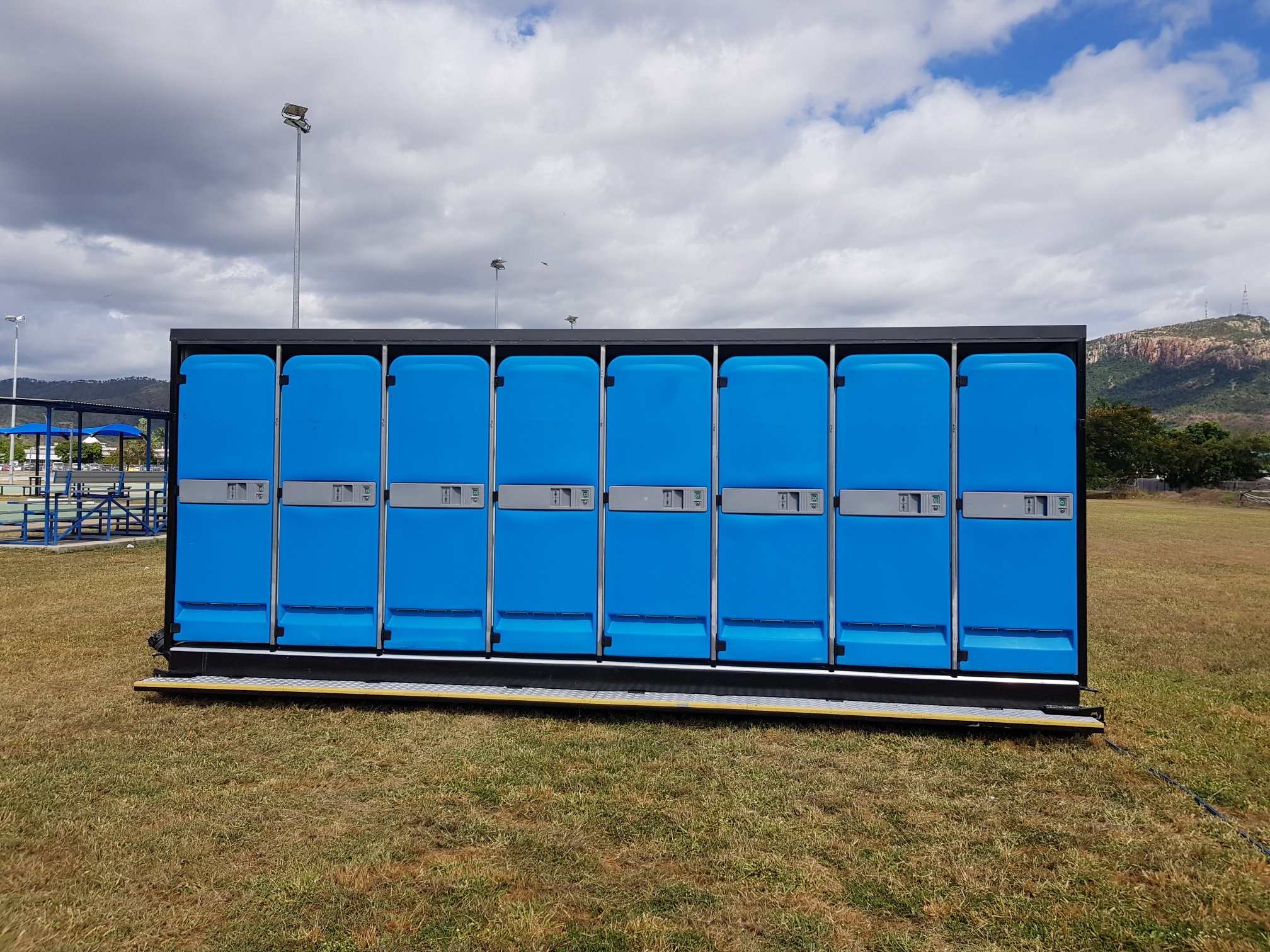 16 Pan Toilet Block - Norquip Hire NQ Pty Ltd